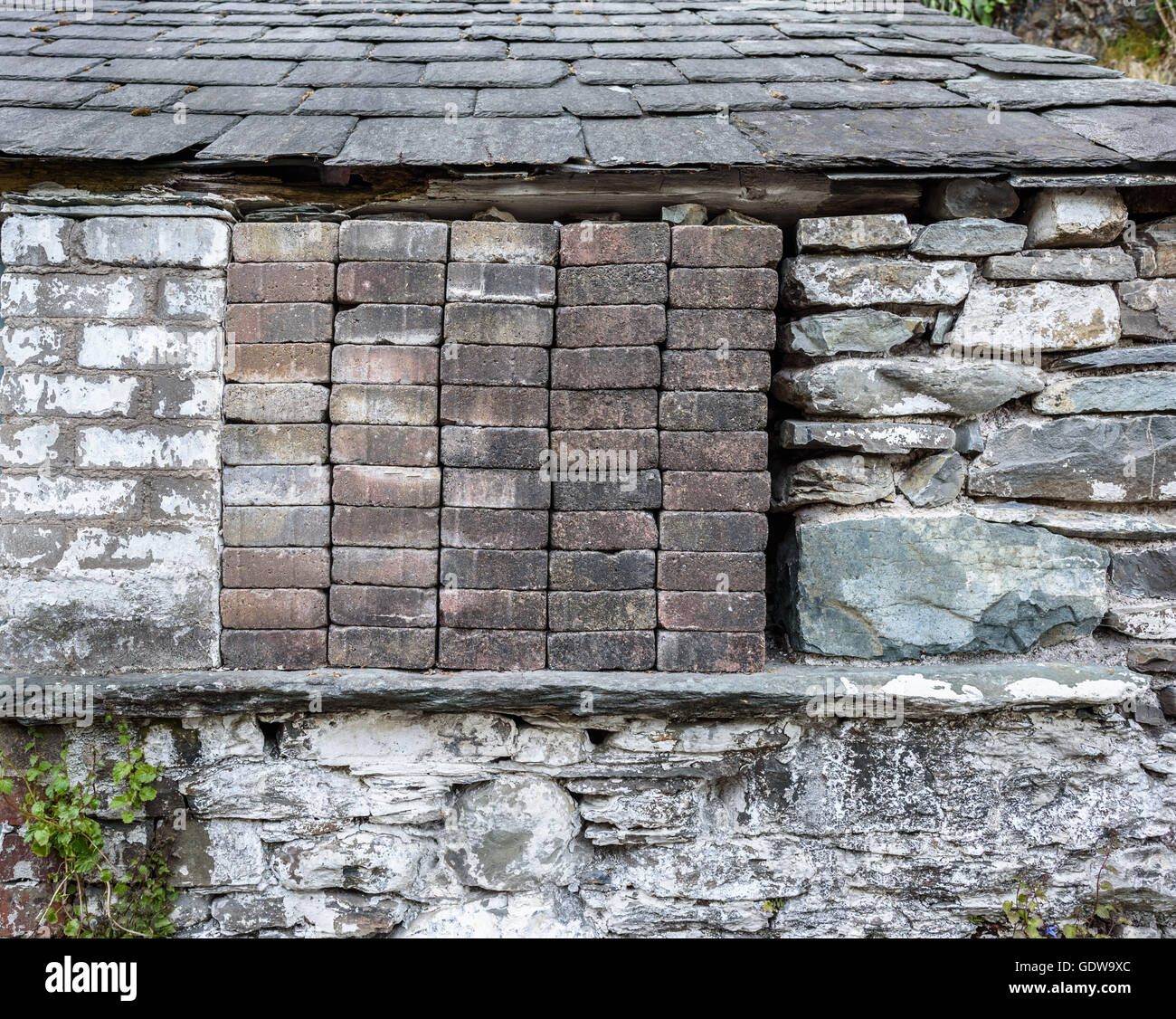 Small bricks hi-res stock photography and images - Alamy