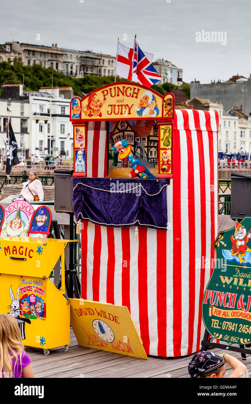 Punch judy booth hastings pier hi-res stock photography and images - Alamy