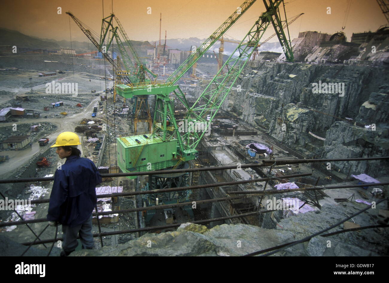 Three gorges dam construction work hi-res stock photography and images ...
