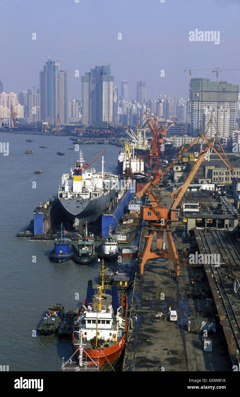 Shanghai harbour city hi-res stock photography and images - Alamy
