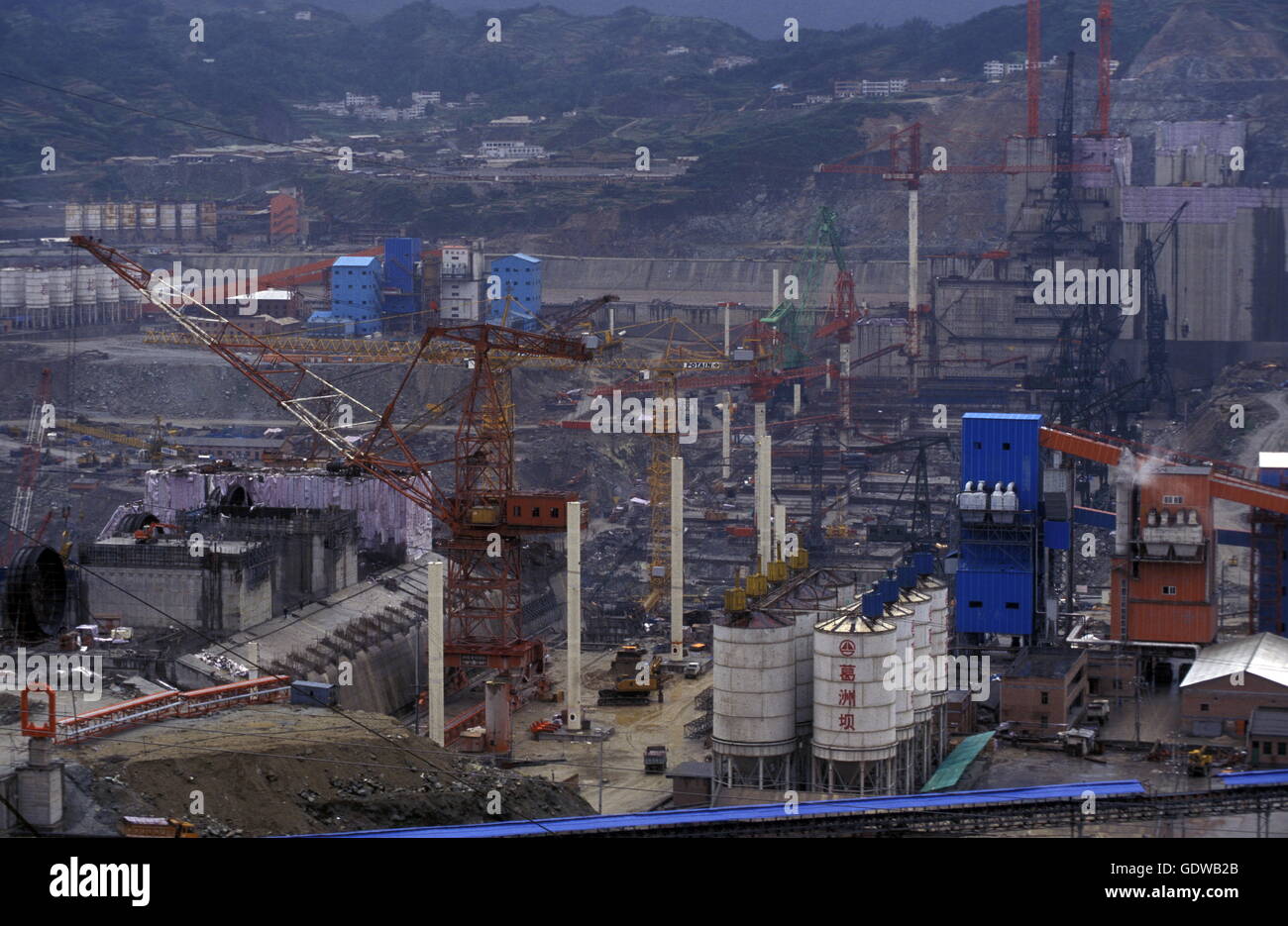 the constructions work at the three gorges dam project on the yangzi ...