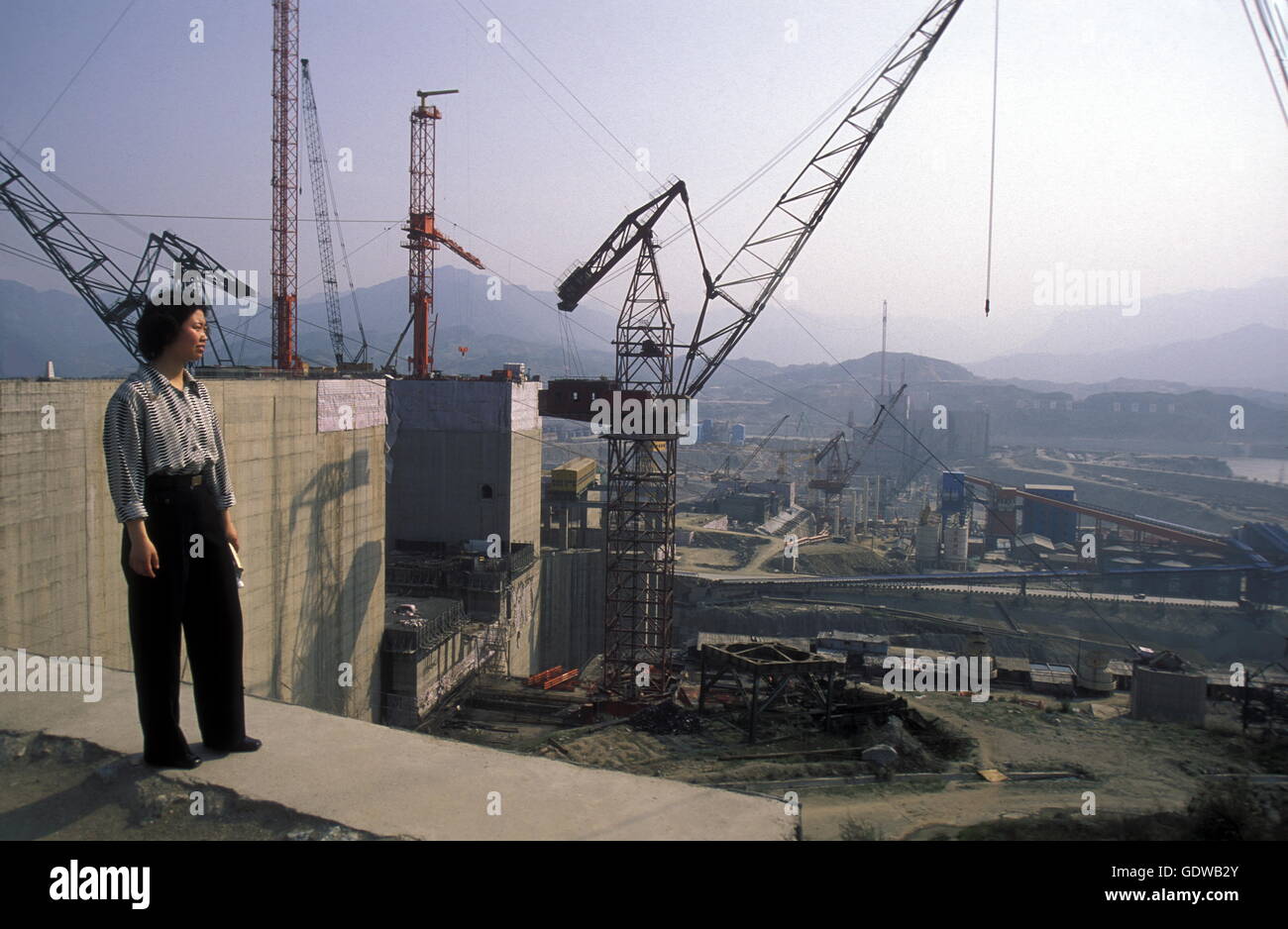 Three gorges dam construction work hi-res stock photography and images ...