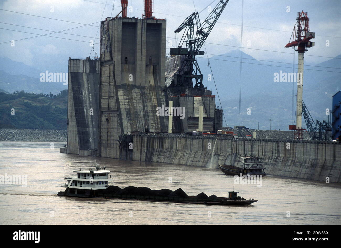the constructions work at the three gorges dam project on the yangzi ...
