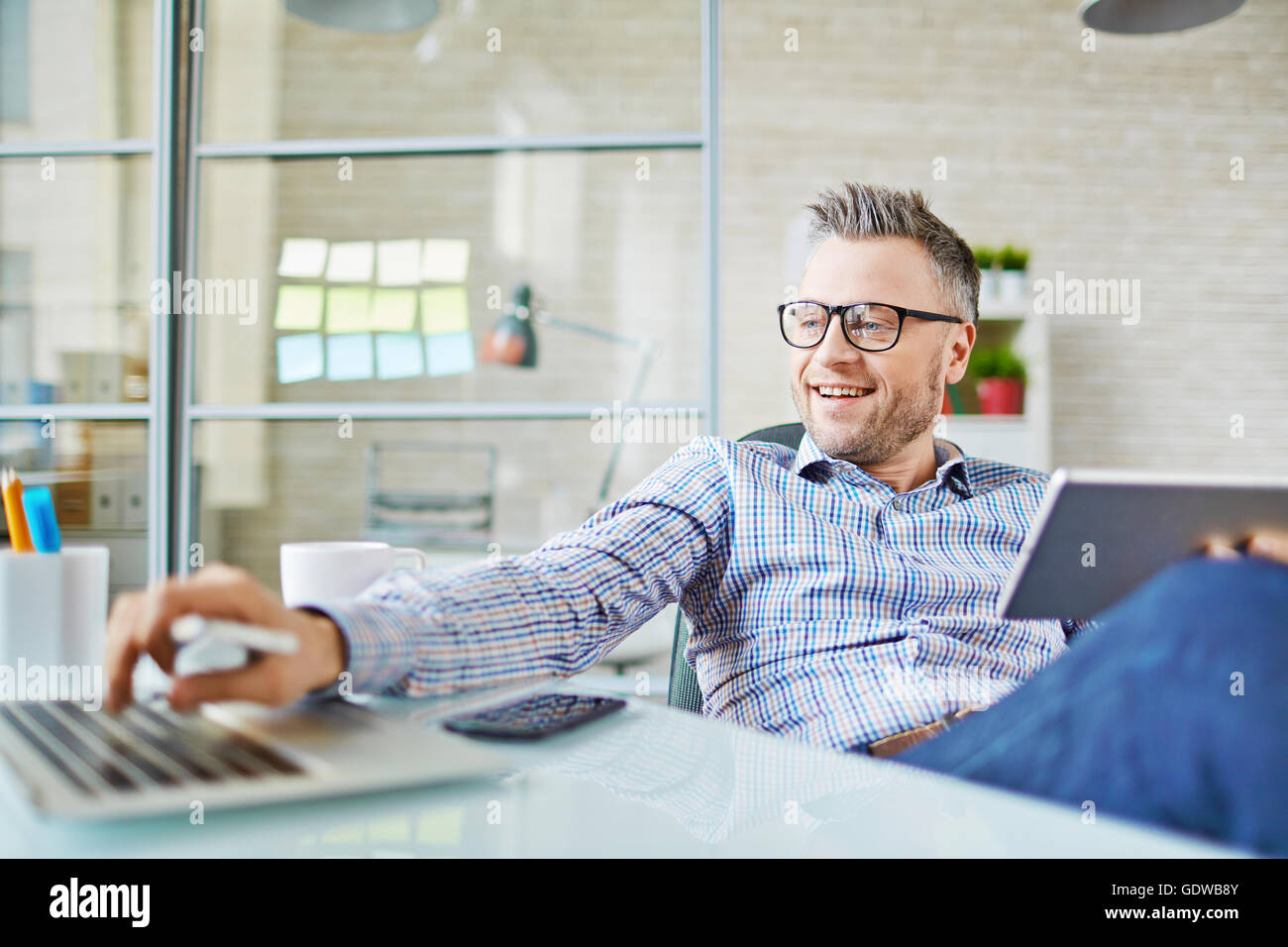 Obsessed with gadgets hi-res stock photography and images - Alamy