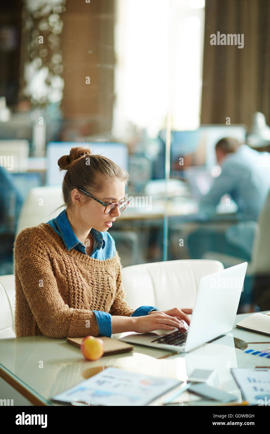 Modern employee hi-res stock photography and images - Alamy