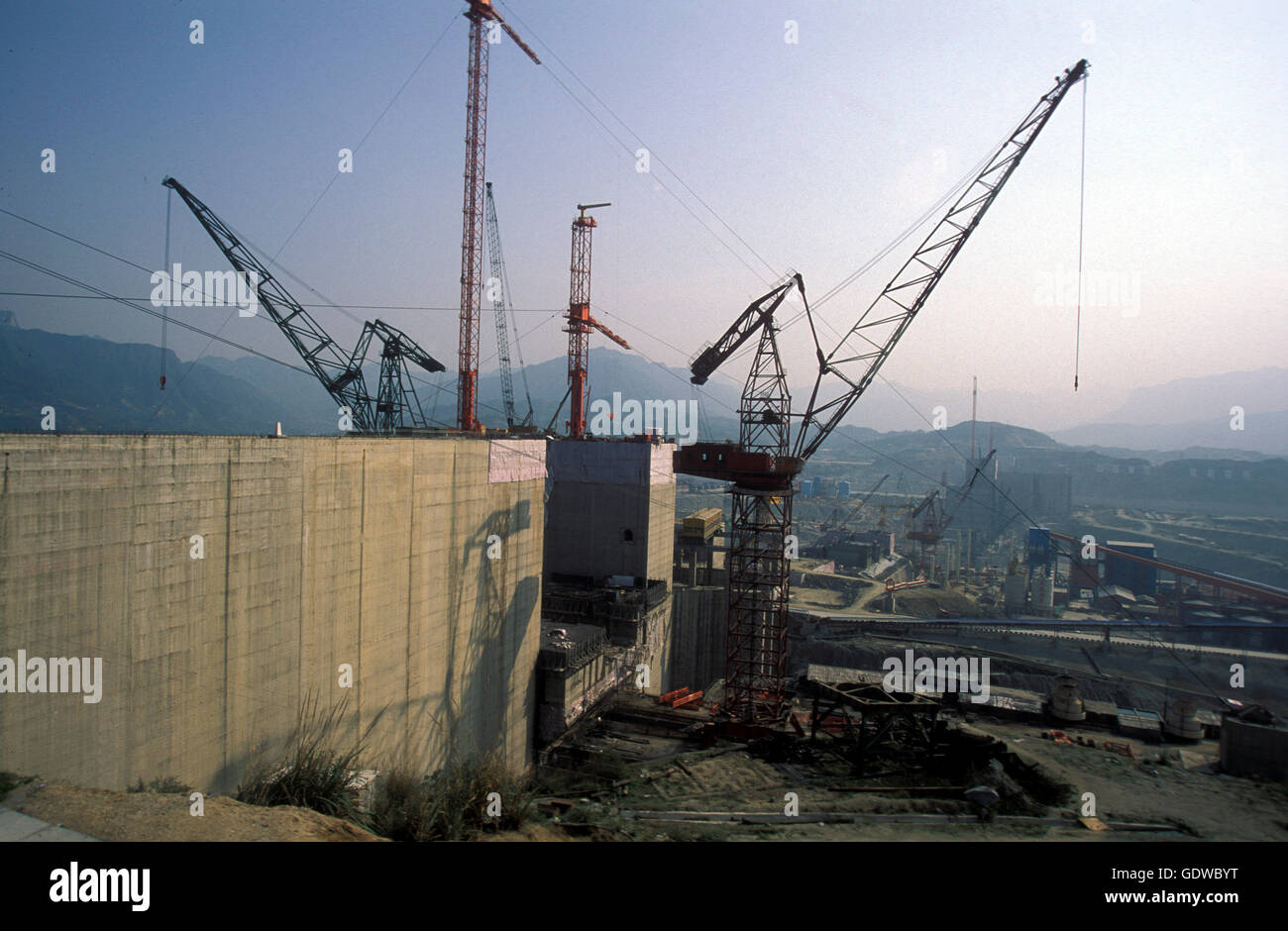 the constructions work at the three gorges dam project on the yangzi ...