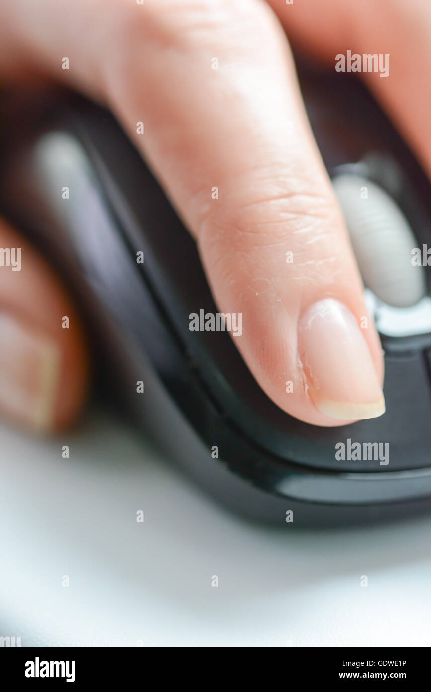 Woman hand on computer mouse Stock Photo - Alamy