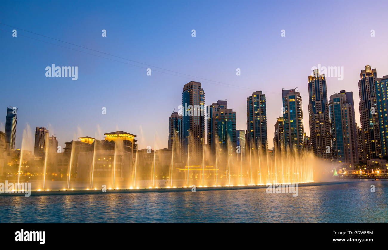 Dubai burj khalifa dubai fountains hi-res stock photography and images ...