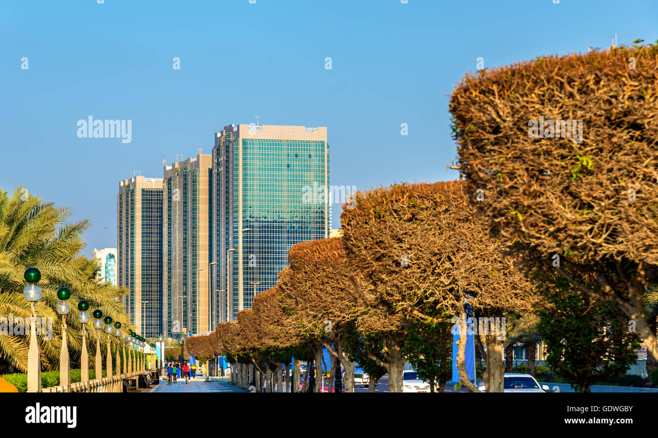 Uae abu dhabi skyline corniche hi-res stock photography and images - Alamy