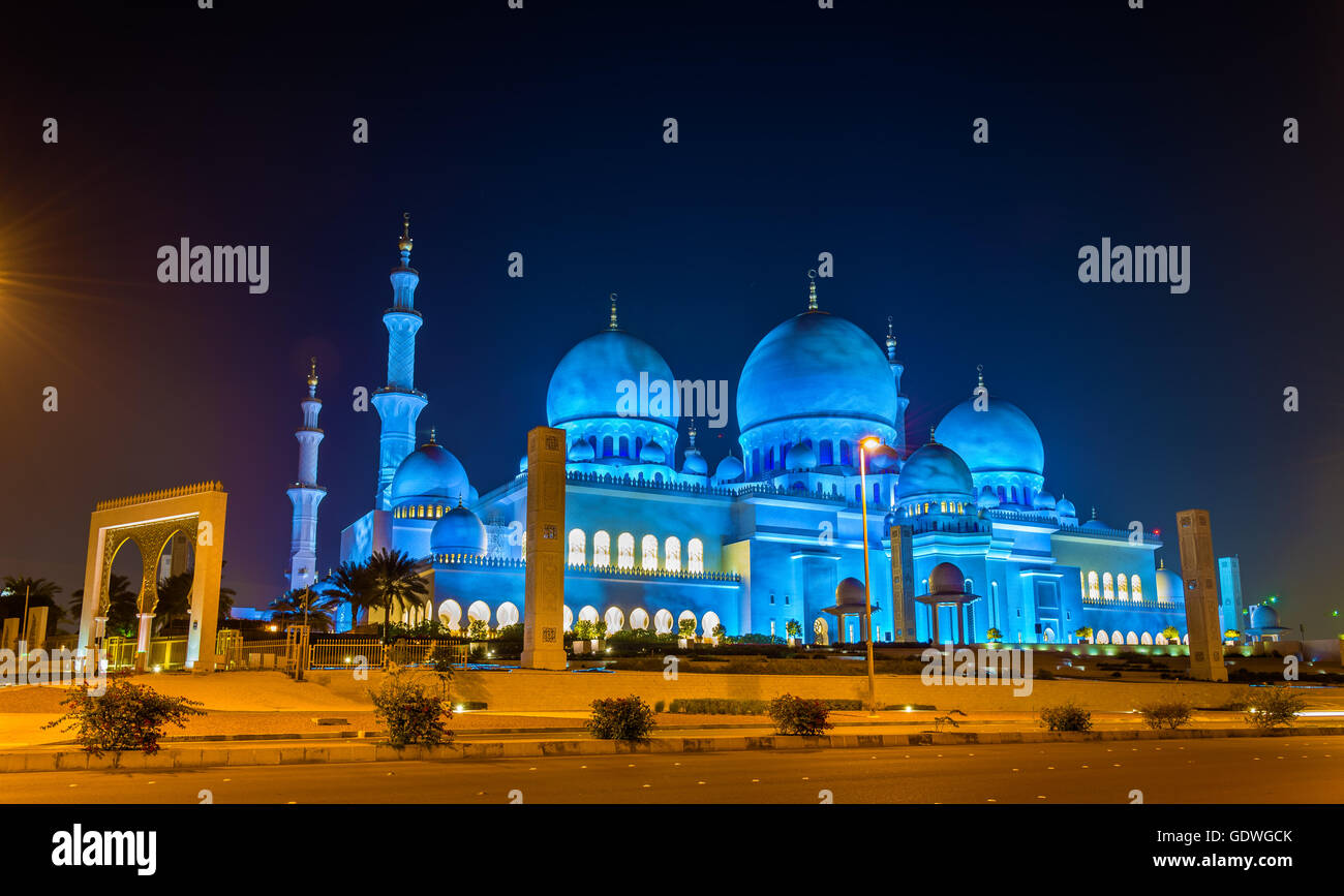 Sheikh zayed mosque night hi-res stock photography and images - Alamy