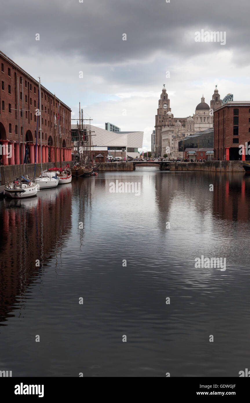 Liverpool Tate Exterior High Resolution Stock Photography and Images ...