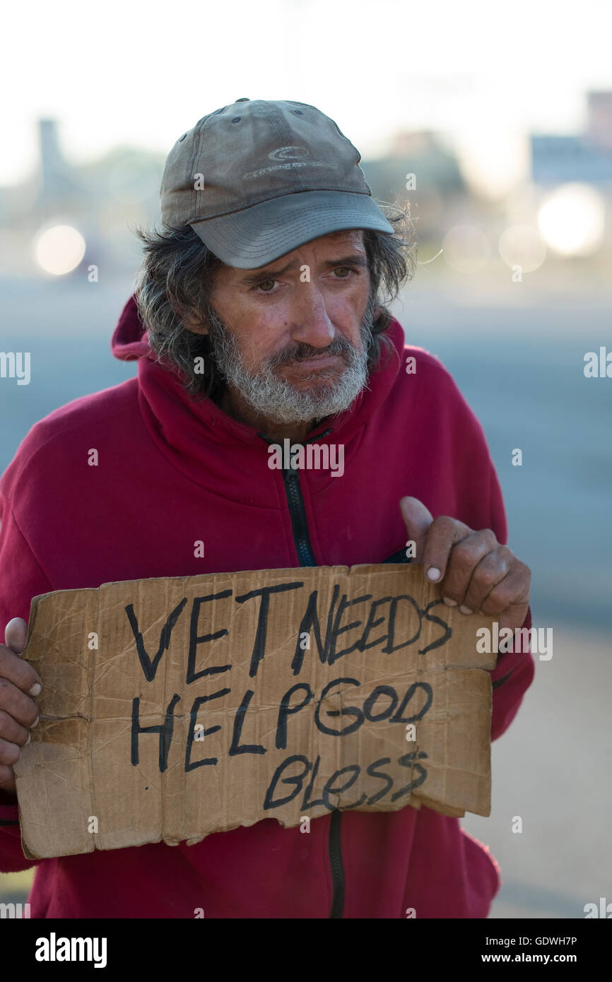 Middle aged man homeless hi-res stock photography and images - Alamy