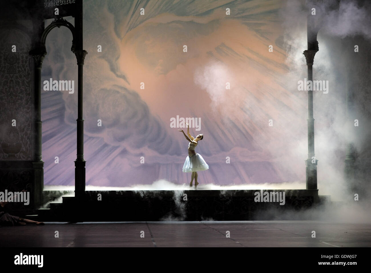 'La Peri', choreography and staging Vladimir Malakhov Stock Photo - Alamy