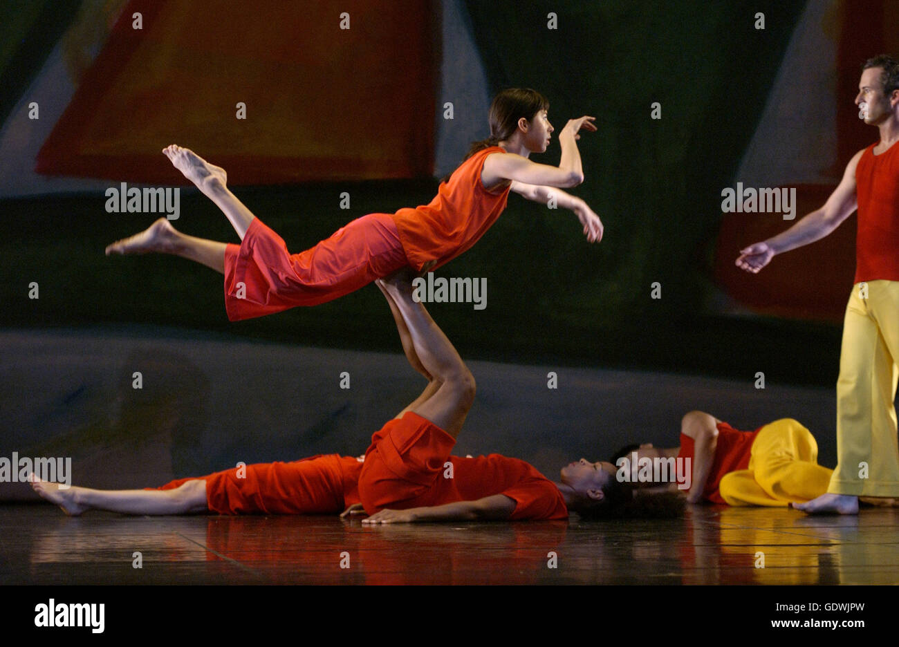'Present Tense', Trisha Brown Dance Company Stock Photo - Alamy