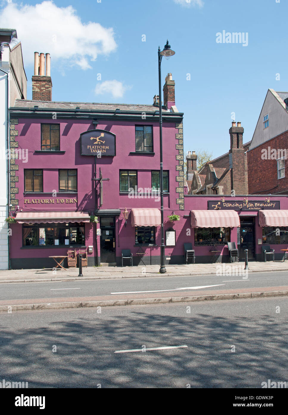 Southampton, Platform Tavern Pub, Hampshire Stock Photo - Alamy
