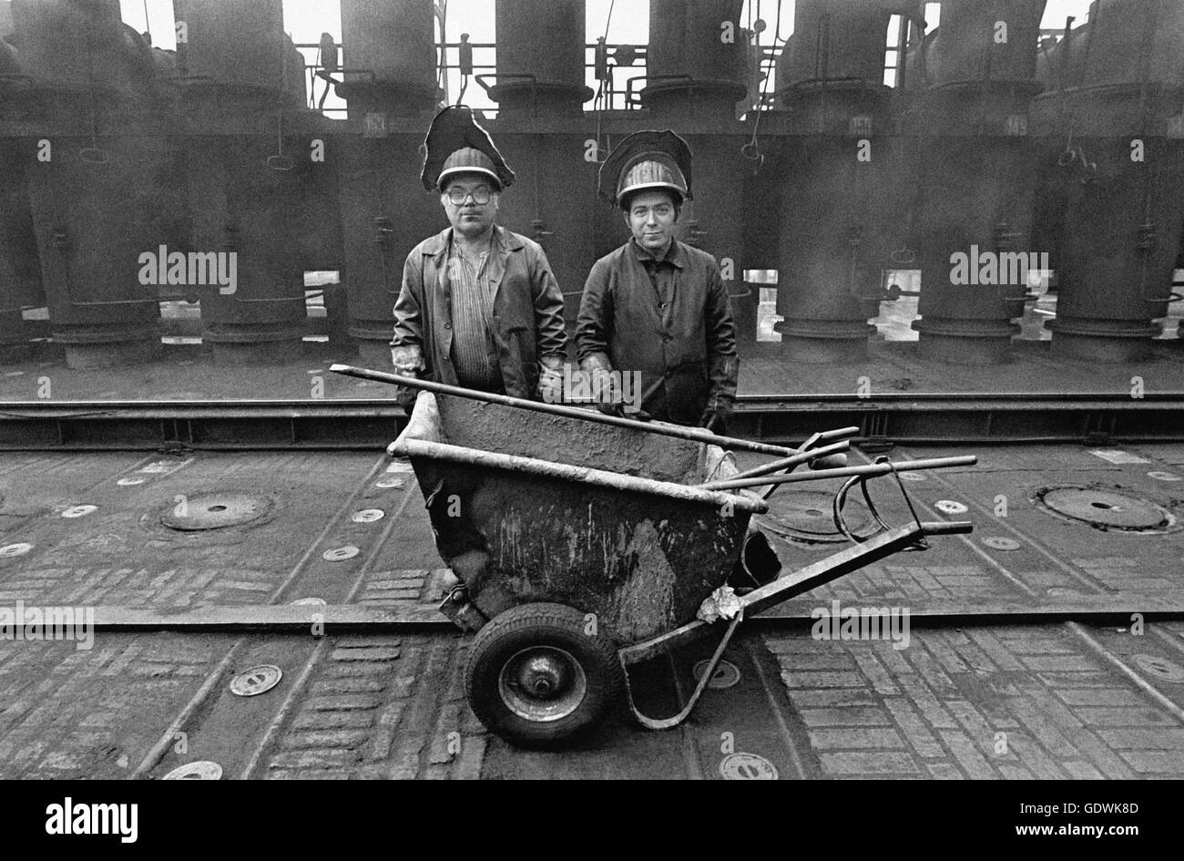 Life of workers Black and White Stock Photos & Images - Alamy