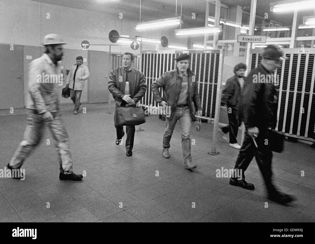 Coal mine workers shift change hi-res stock photography and images - Alamy