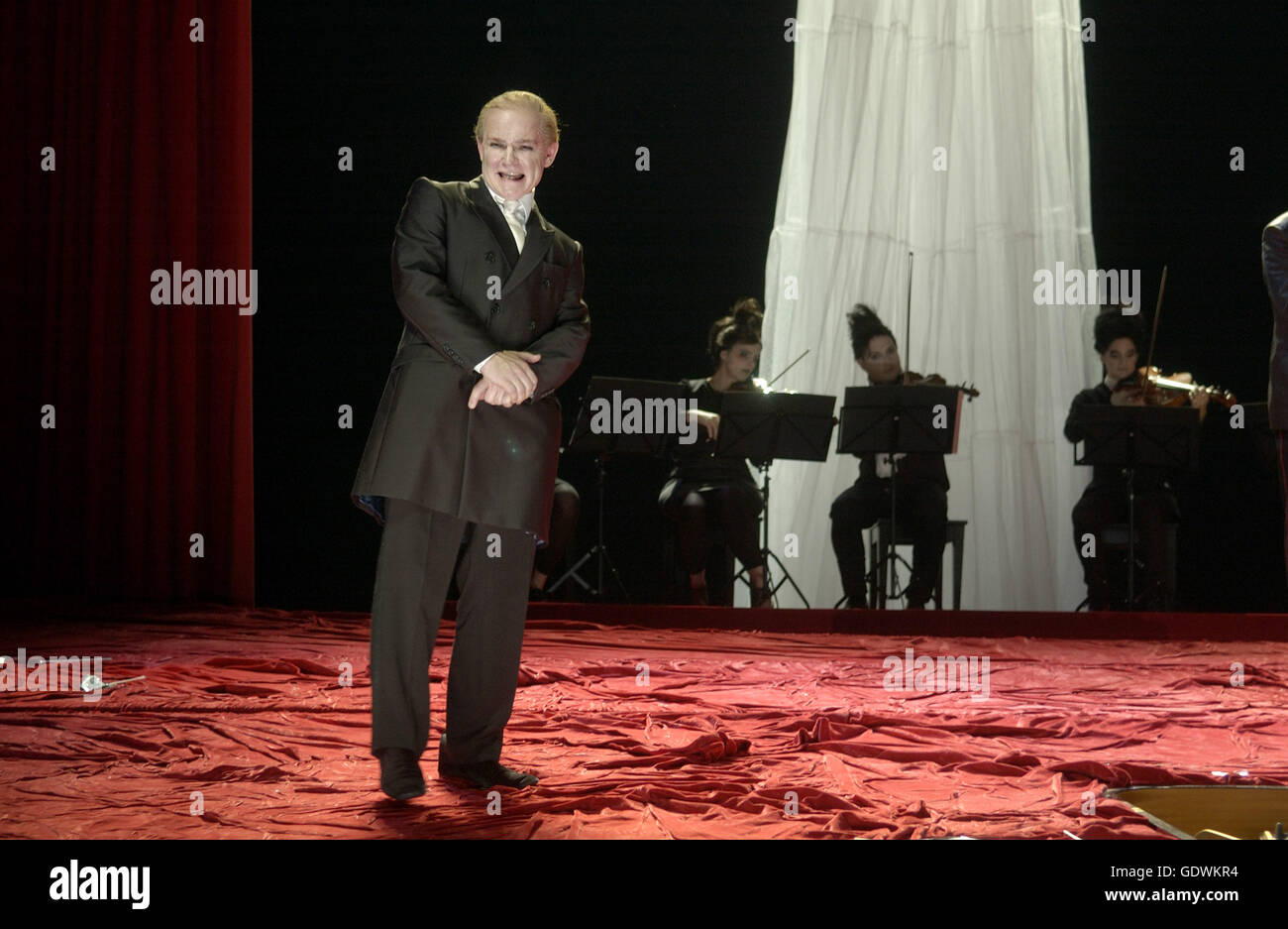 'La Perichole', directed by Thomas Schulte-Michels Stock Photo - Alamy