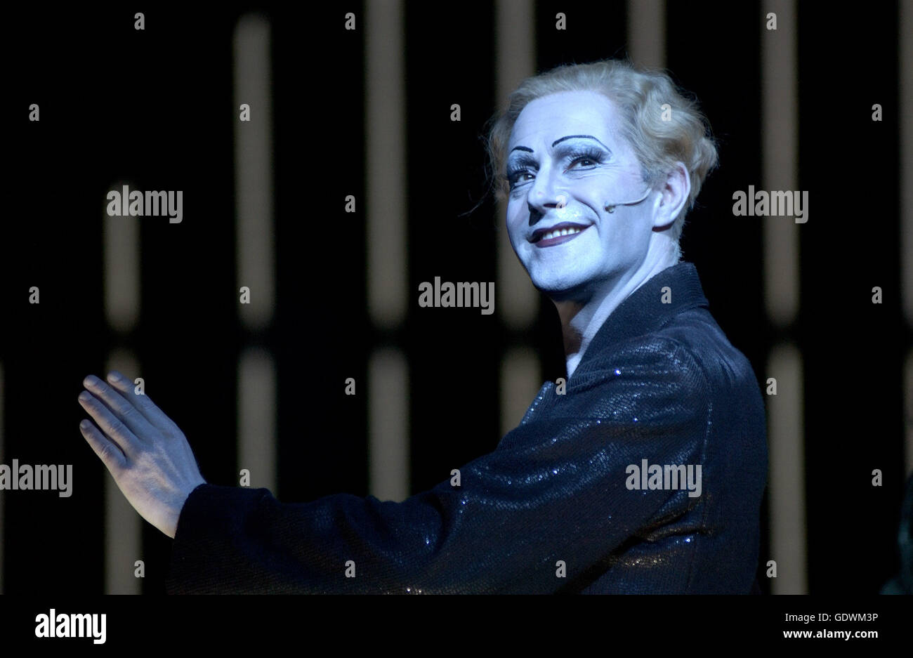 'The Threepenny Opera', directed by Robert Wilson Stock Photo - Alamy