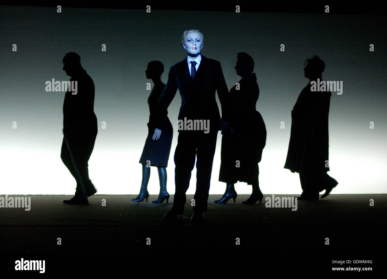 'The Threepenny Opera', directed by Robert Wilson Stock Photo - Alamy