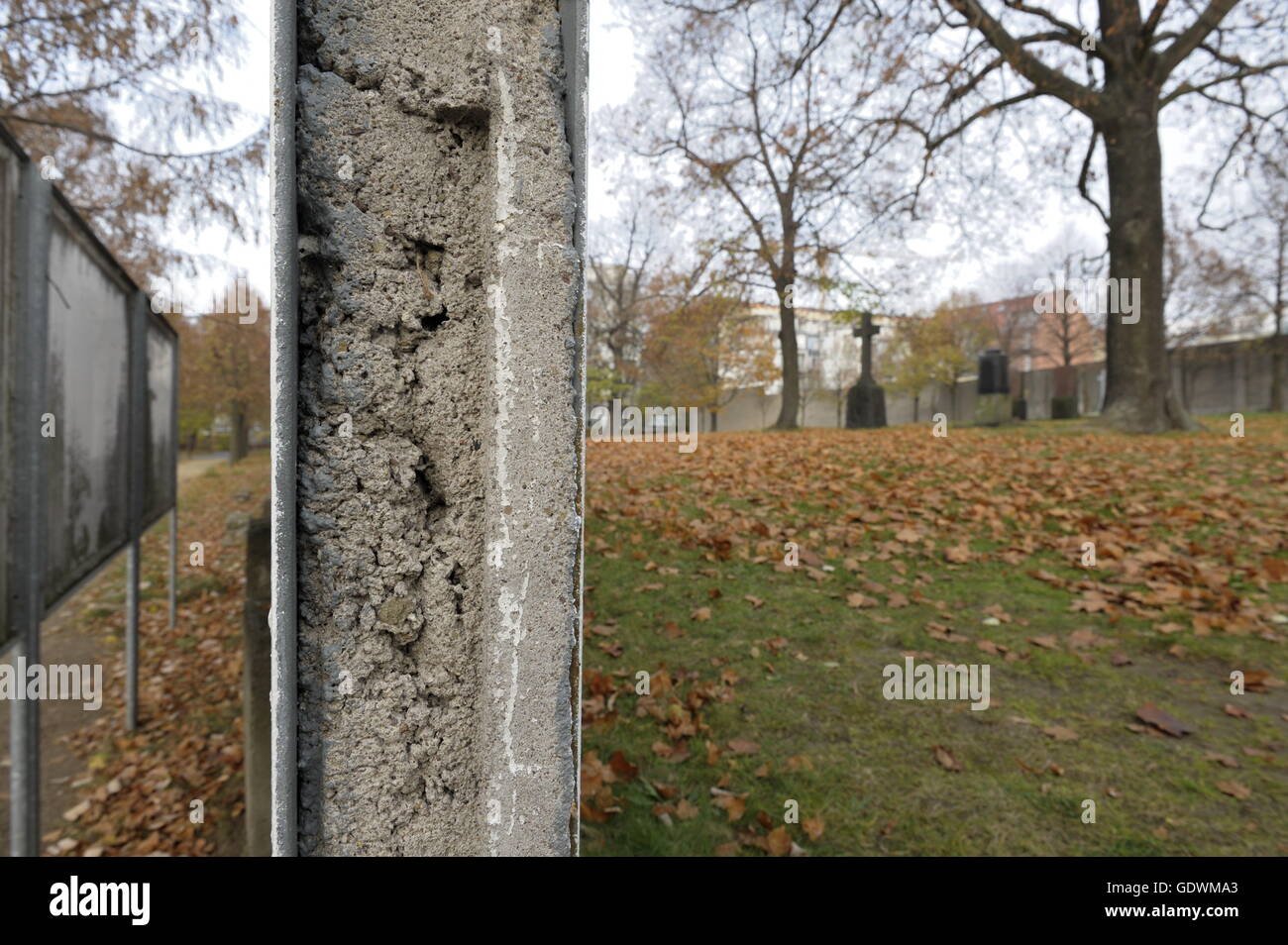 Part of the Berlin Wall at Invalidenfriedhof (Invalids' Cemetery) in ...