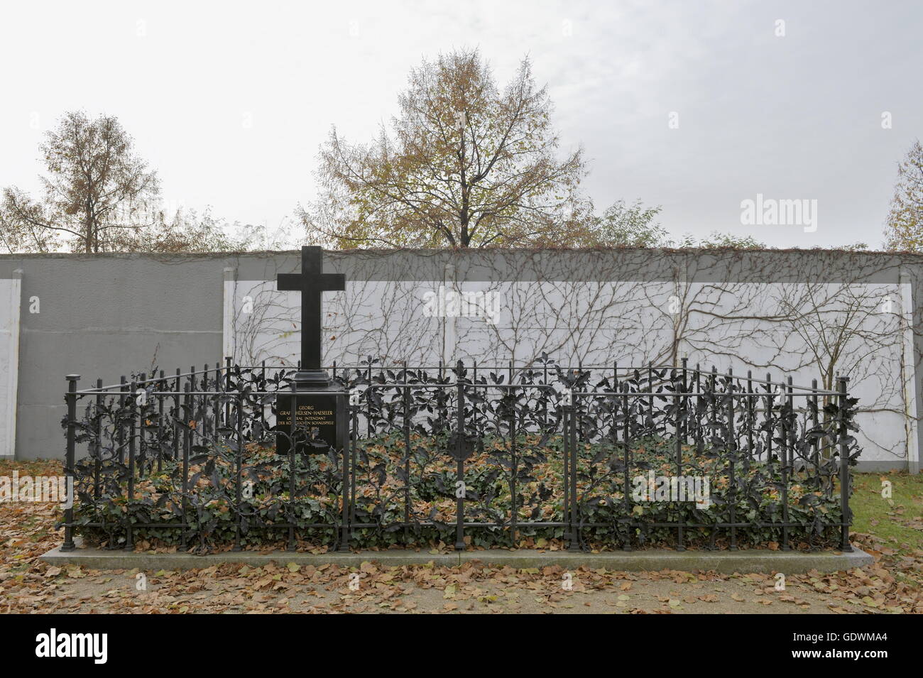Part of the Berlin Wall at Invalidenfriedhof (Invalids' Cemetery) in ...