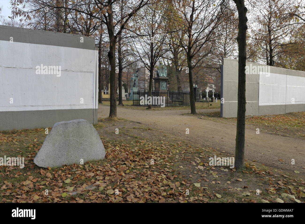 Part of the Berlin Wall at Invalidenfriedhof (Invalids' Cemetery) in ...