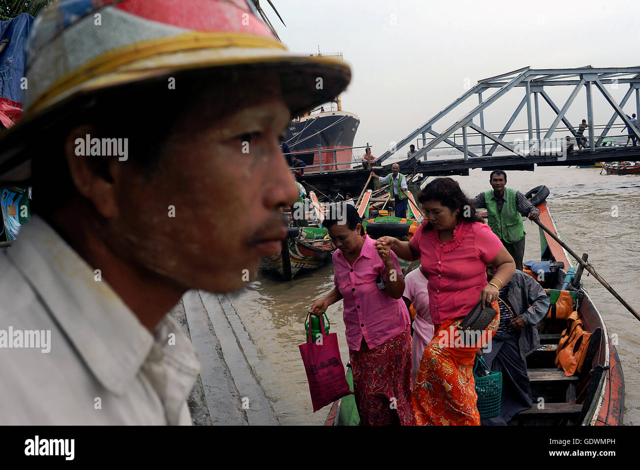 Other side of the yangon hi-res stock photography and images - Alamy