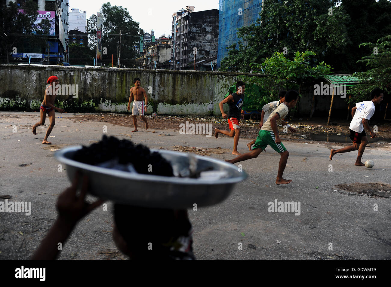 Drivers football match hi-res stock photography and images - Alamy