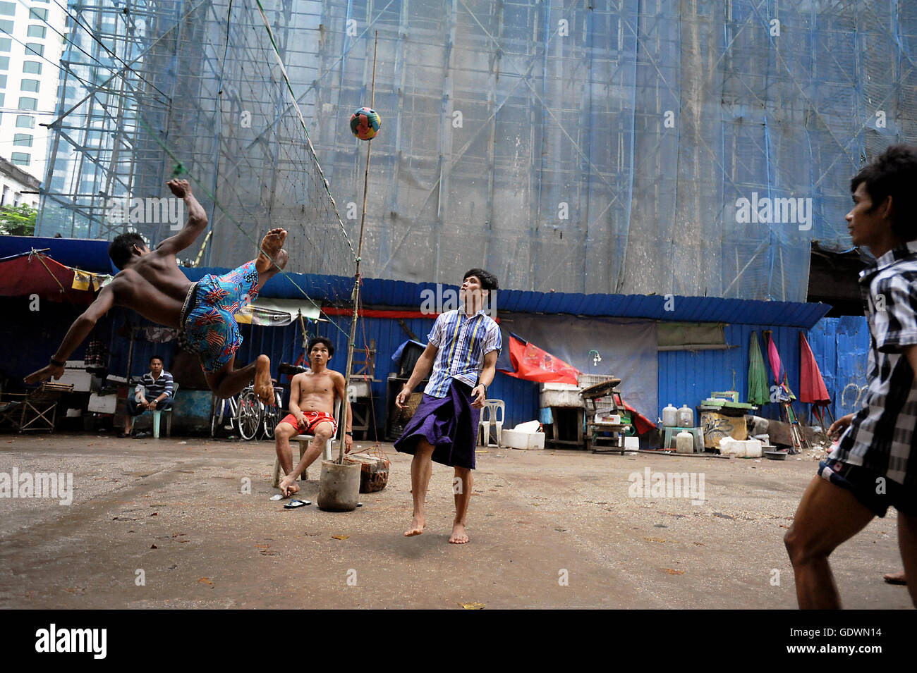 People playing game myanmar burma hi-res stock photography and images ...