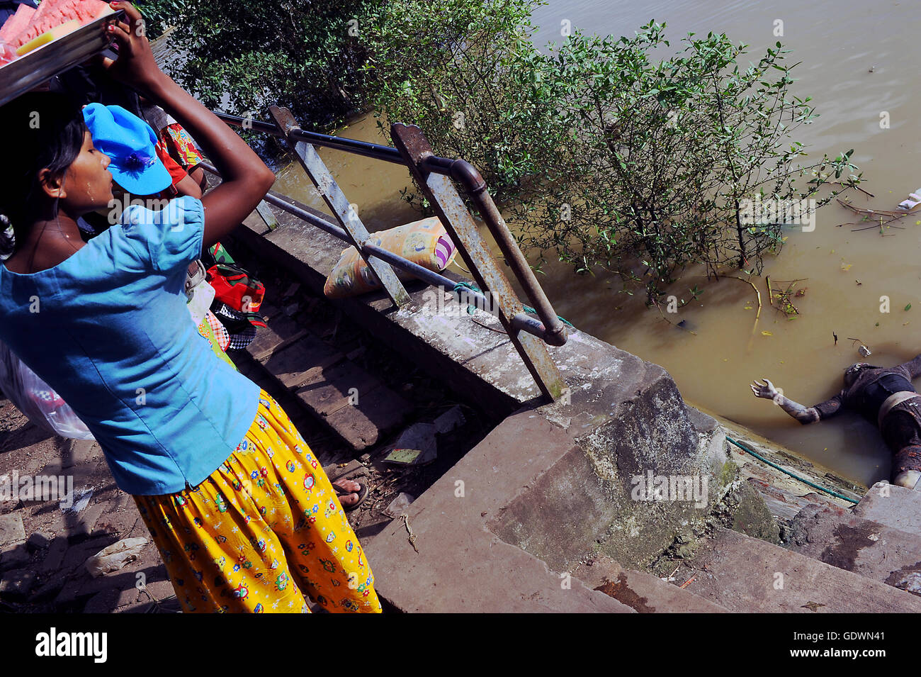 Drowned corpse hi-res stock photography and images - Alamy