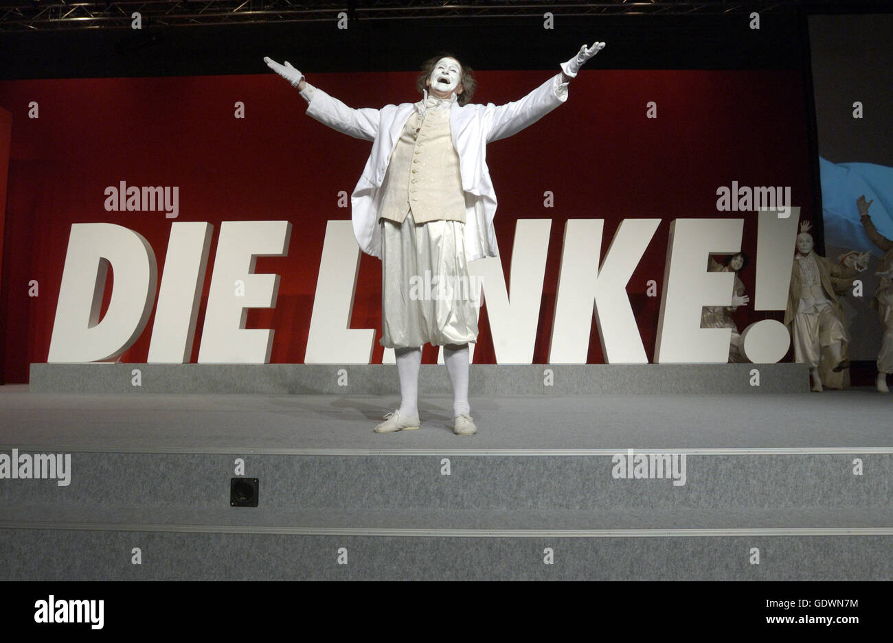 1st party hi-res stock photography and images - Alamy