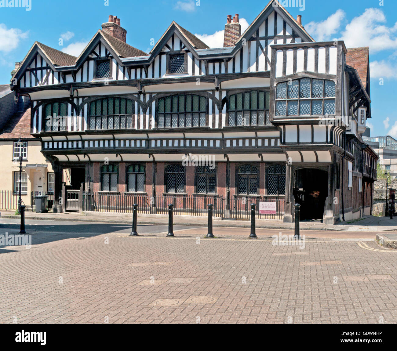 Southampton tudor merchants house museum hi-res stock photography and ...
