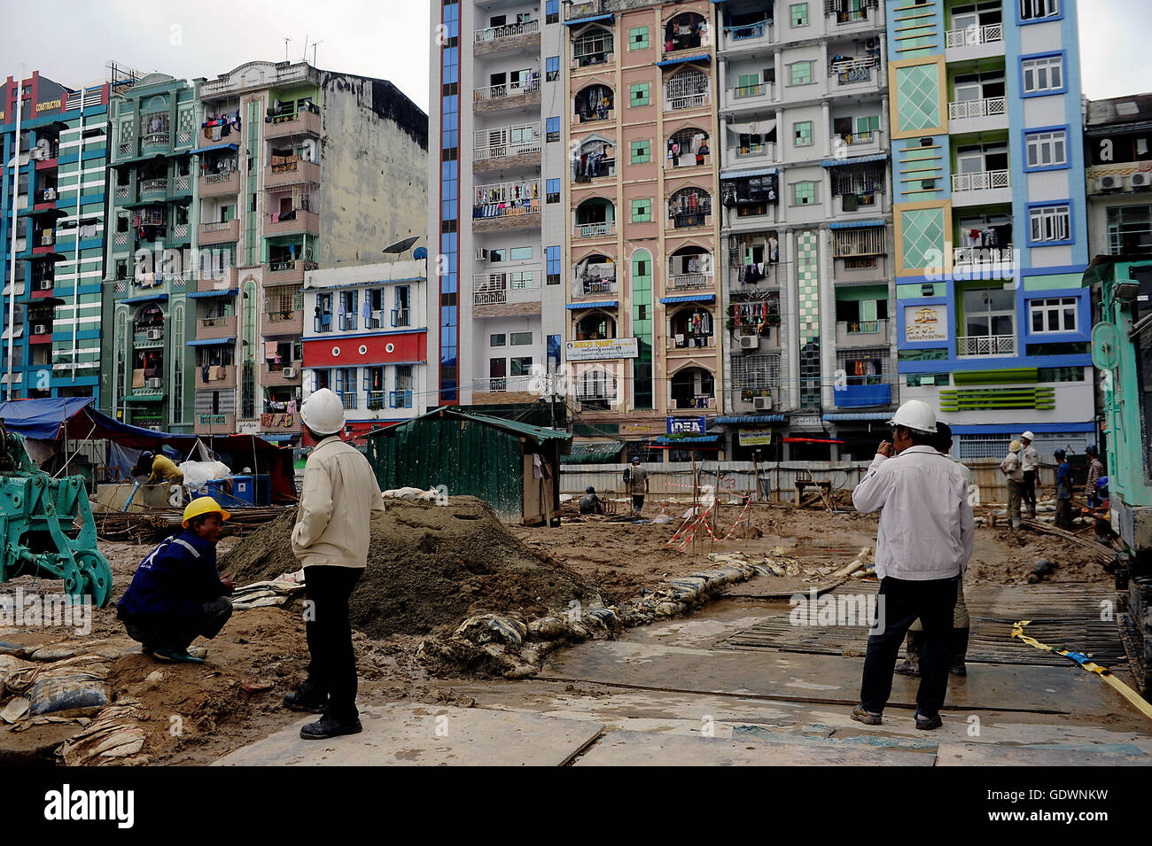 Construction site in Yangon Stock Photo - Alamy