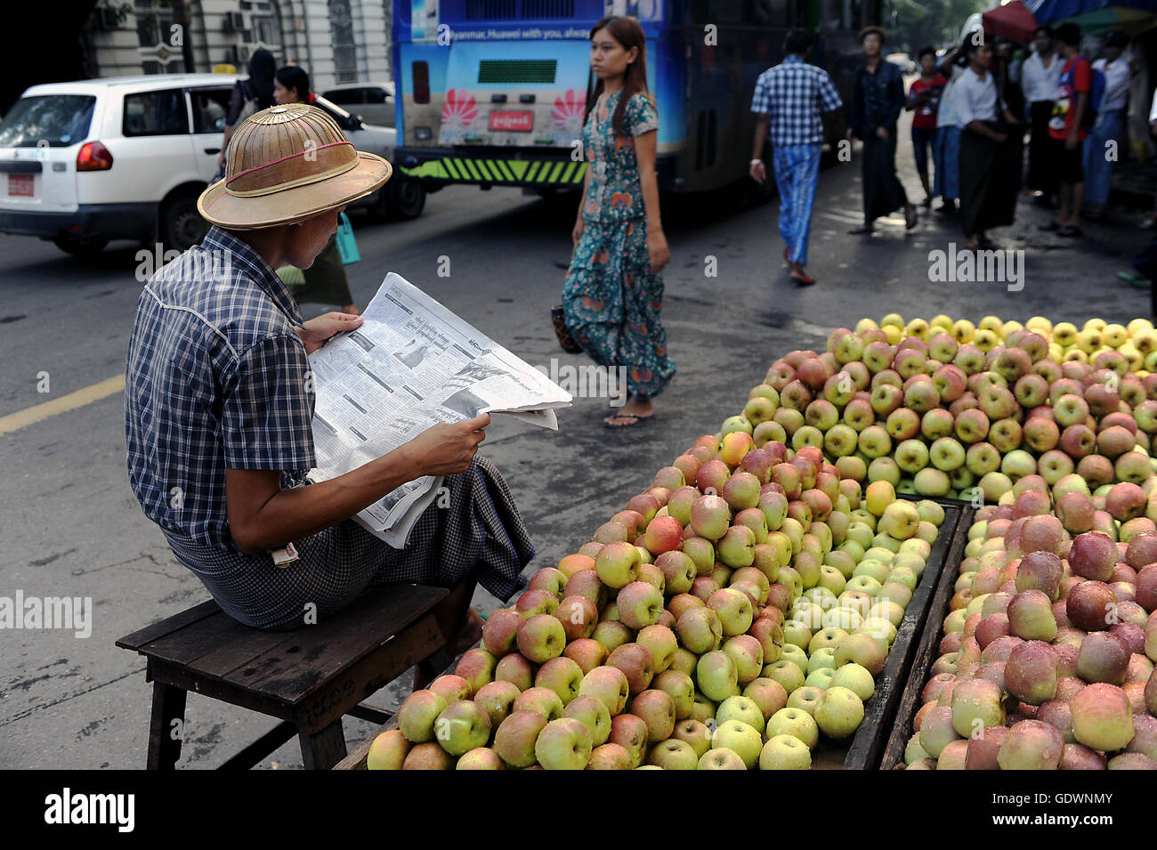 Apple Seller High Resolution Stock Photography and Images - Alamy