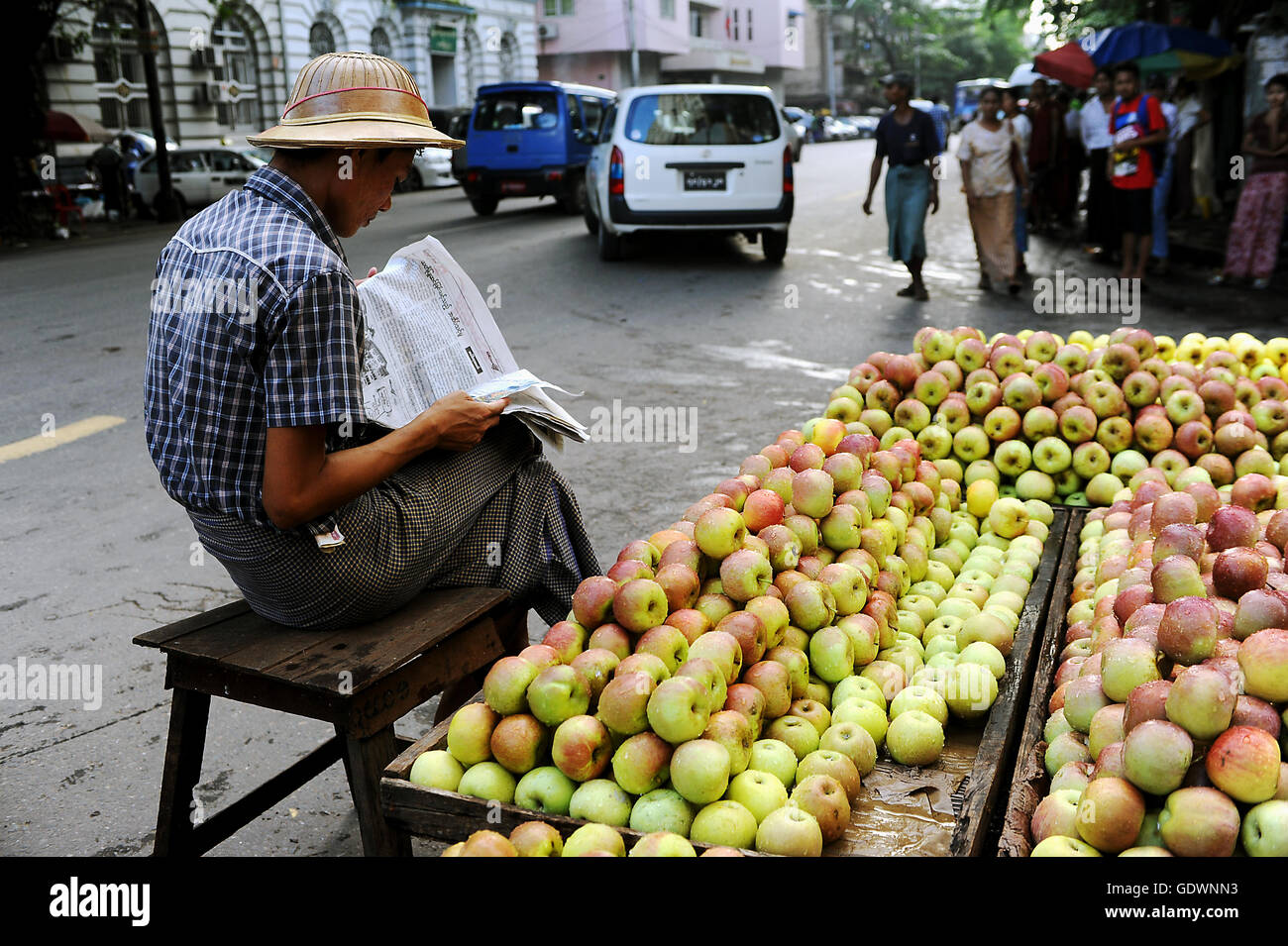 Apple Seller High Resolution Stock Photography and Images - Alamy