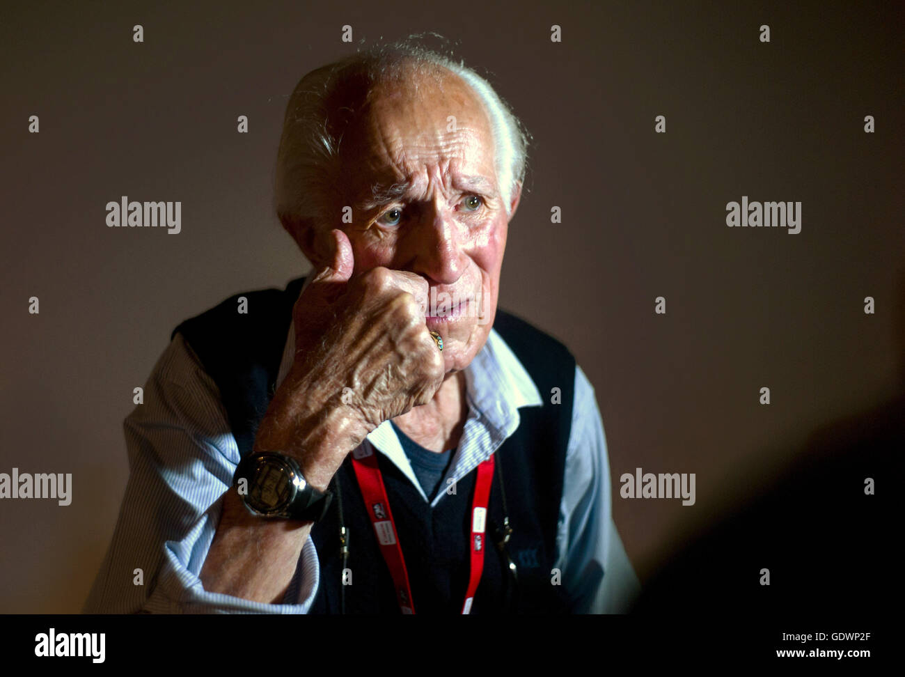 Photographer and david douglas duncan hi-res stock photography and ...
