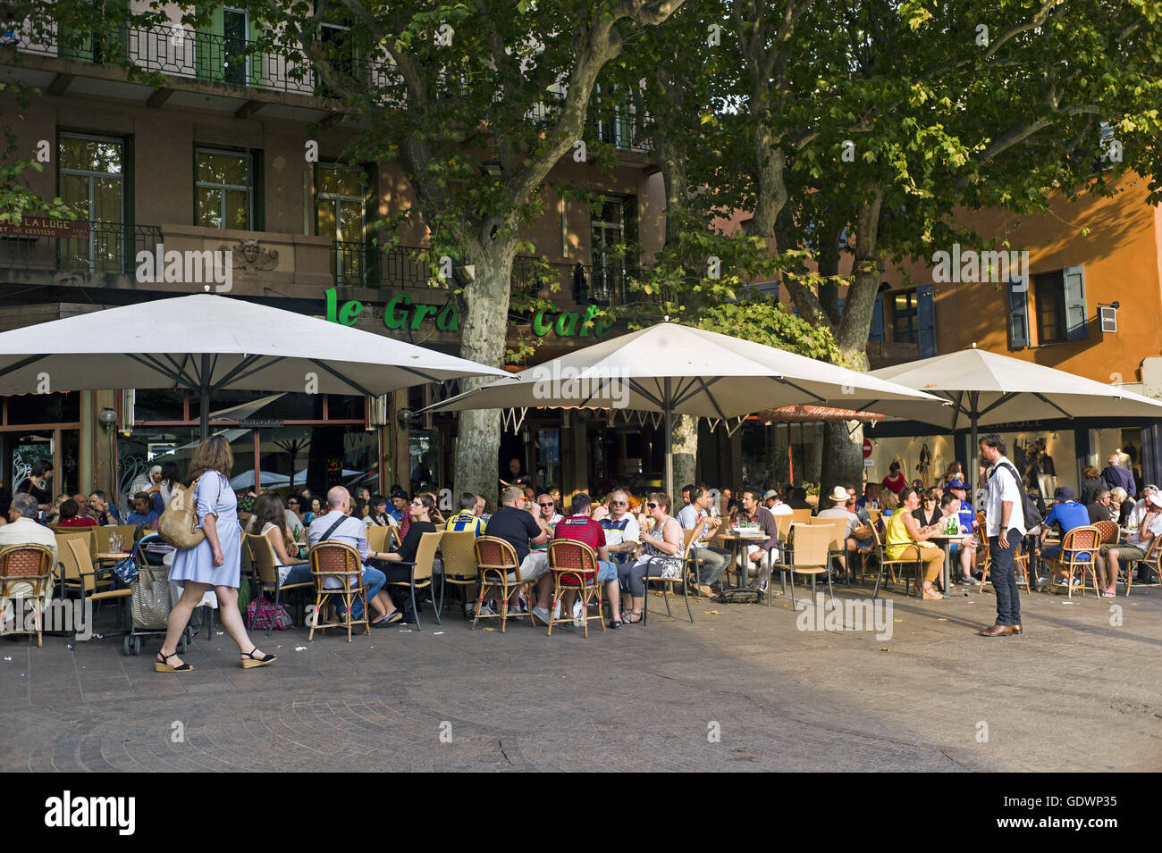 Perpignan cafe hi-res stock photography and images - Alamy