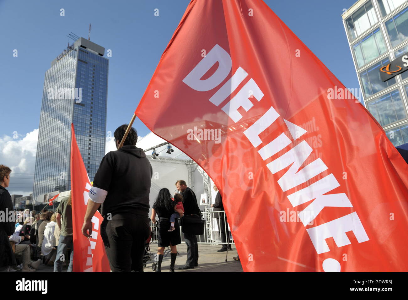 Campaign tour of the Left Party on Alexanderplatz Stock Photo - Alamy