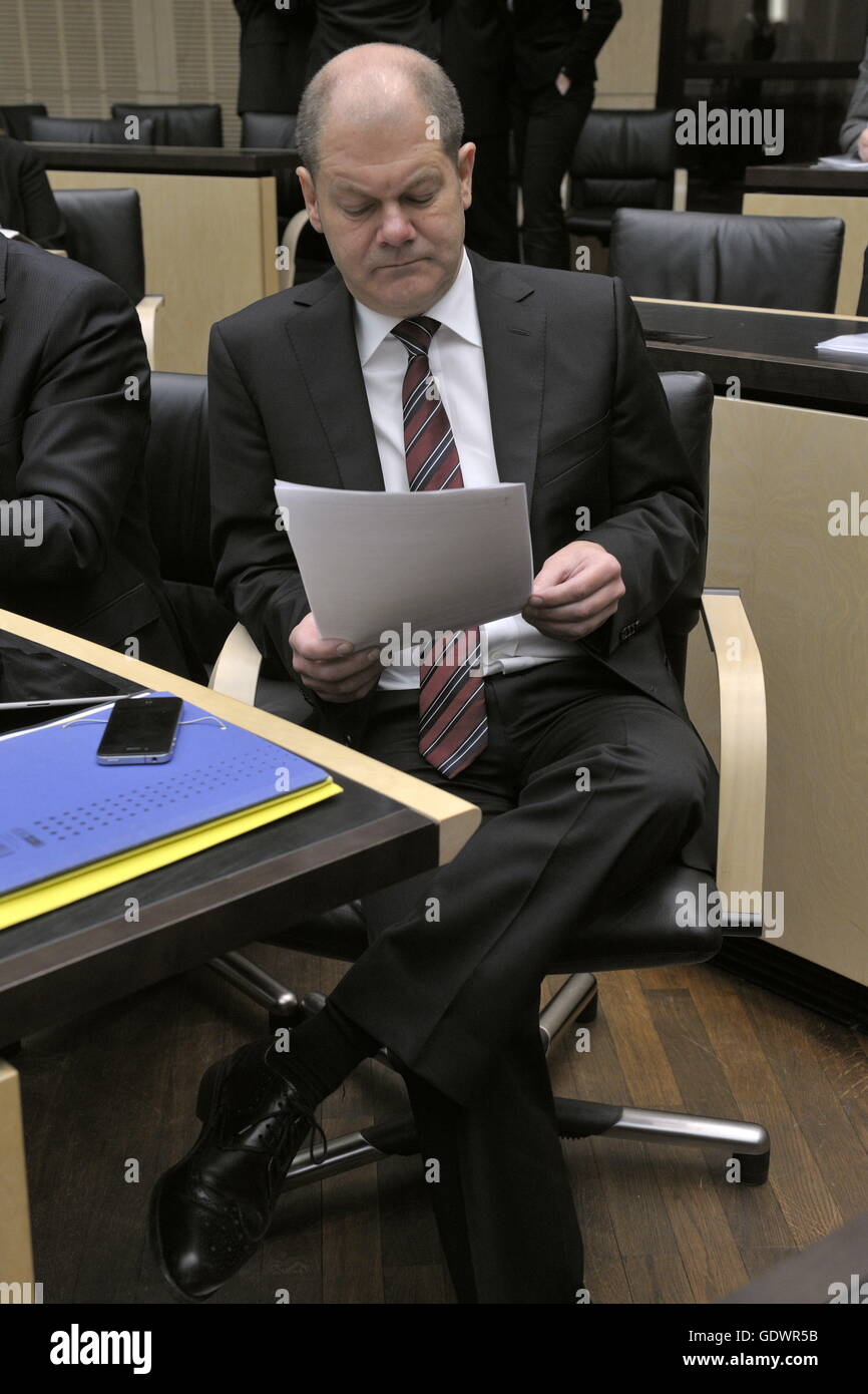 Olaf scholz hi-res stock photography and images - Alamy