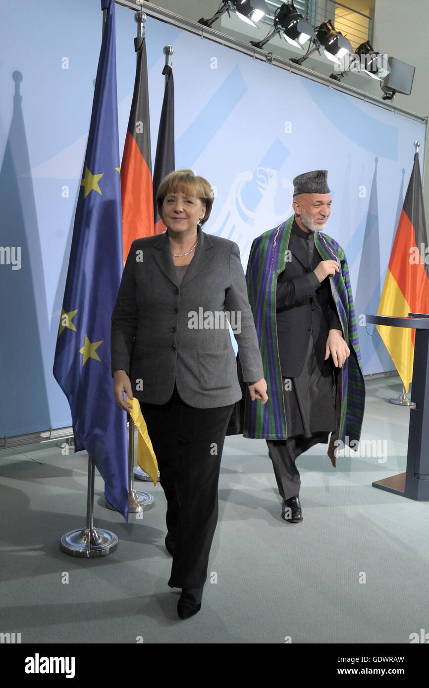 Angela merkel smiling portrait hi-res stock photography and images - Alamy