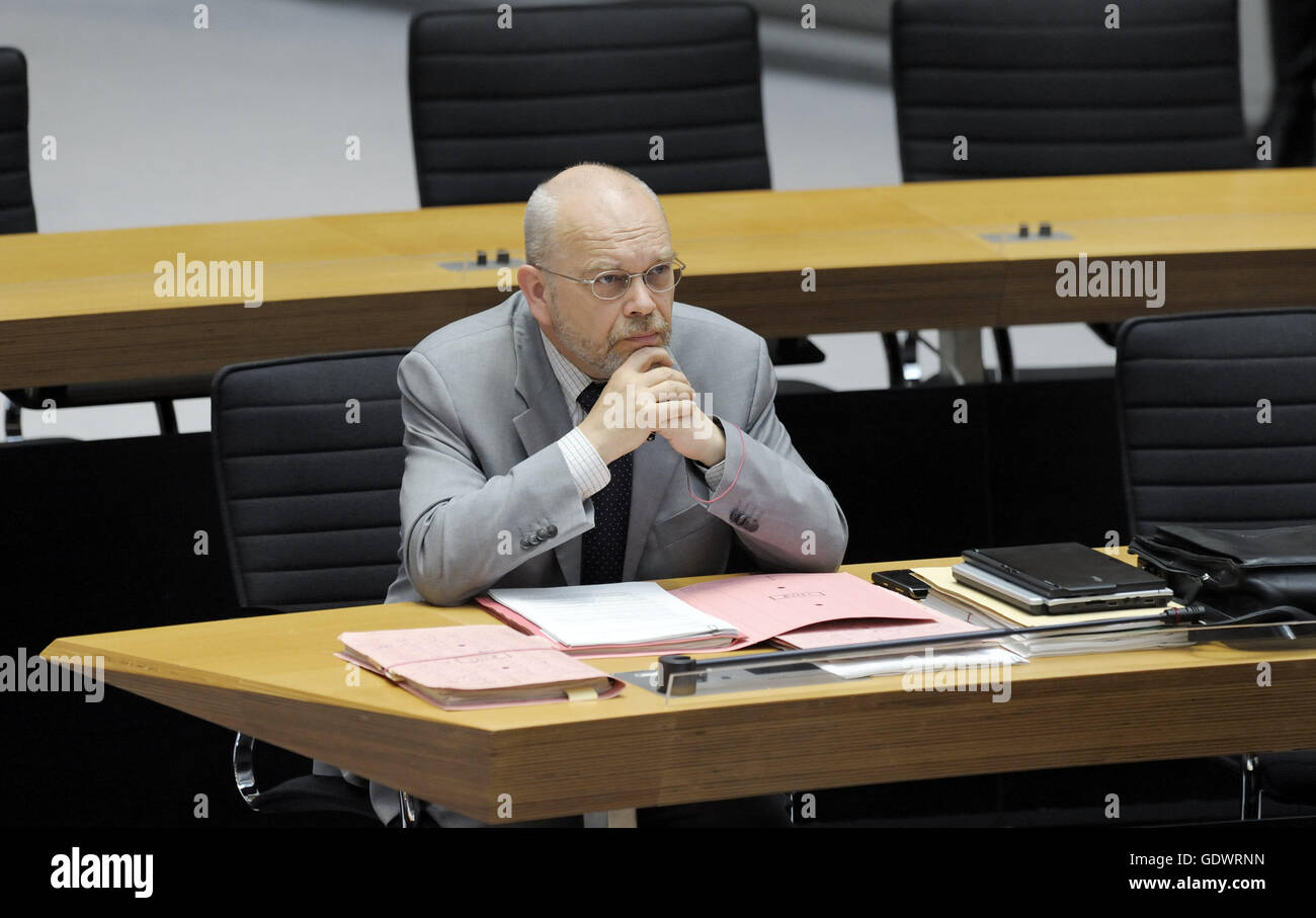 Hasso hi-res stock photography and images - Alamy