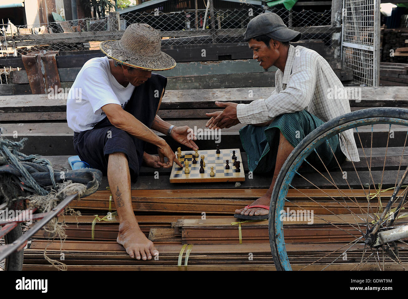Burmese chess hi-res stock photography and images - Alamy