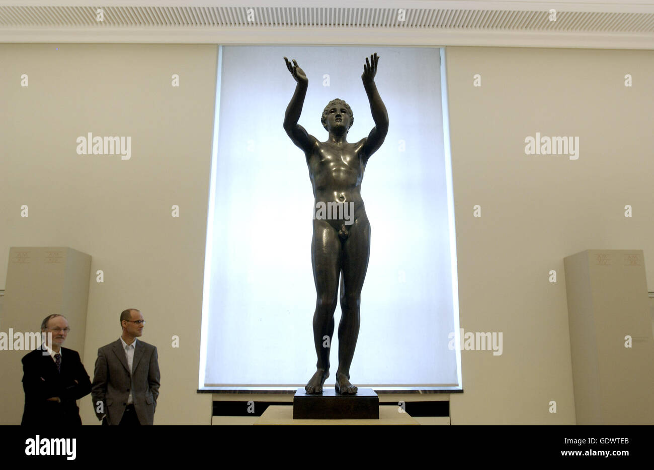 "The exhibition ""The Roman Boxer"" in the Altes Museum Stock Photo - Alamy