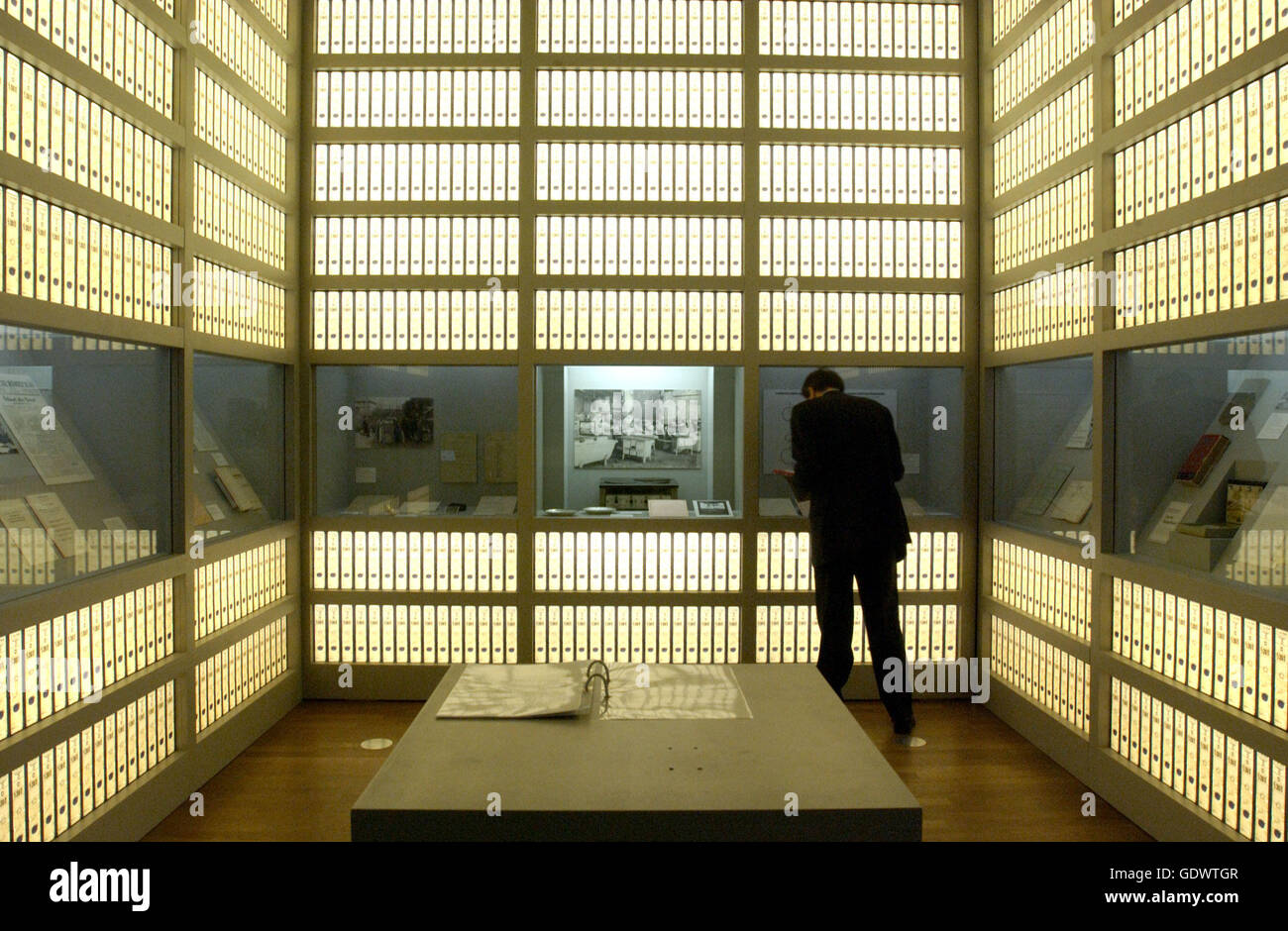 Exile home hi-res stock photography and images - Alamy