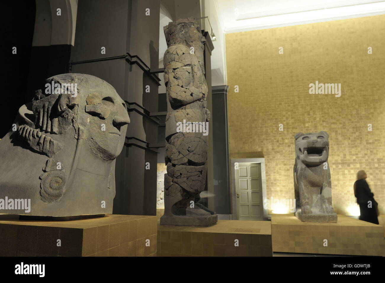 "The exhibition ""The Salvaged Gods from the Palace of Tell Halaf Stock ...