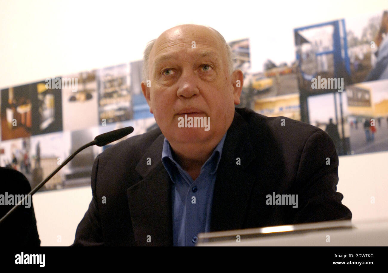 Raymond depardon hi-res stock photography and images - Alamy