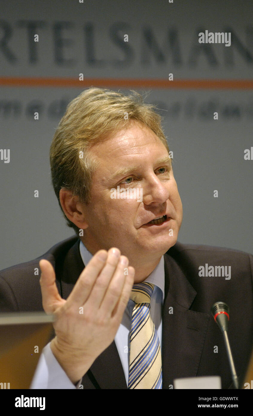 Ceo hartmut ostrowski bertelsmann ag hi-res stock photography and ...