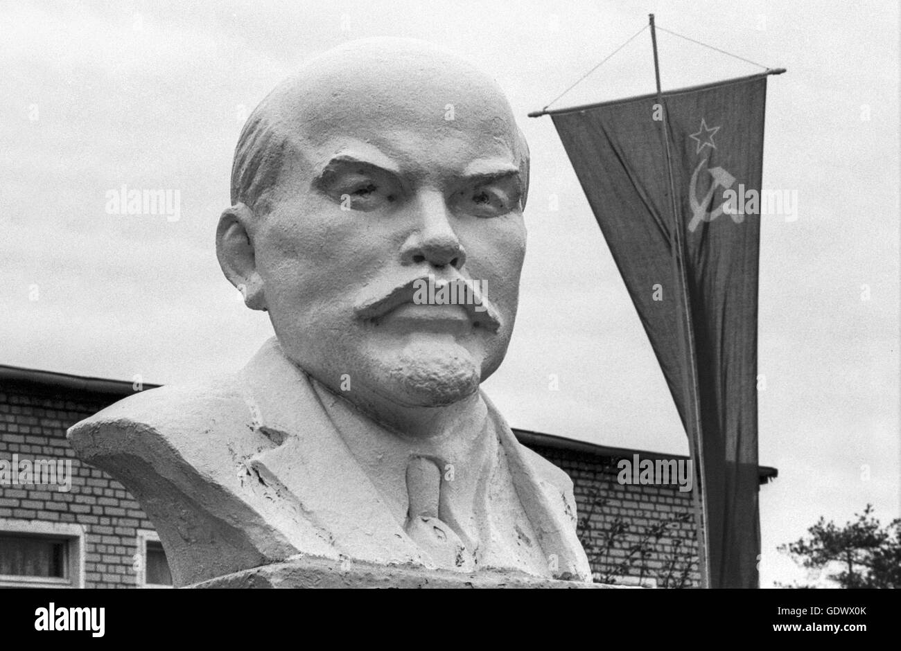 Lenin bust in the Soviet garrison Mahlwinkel Stock Photo - Alamy