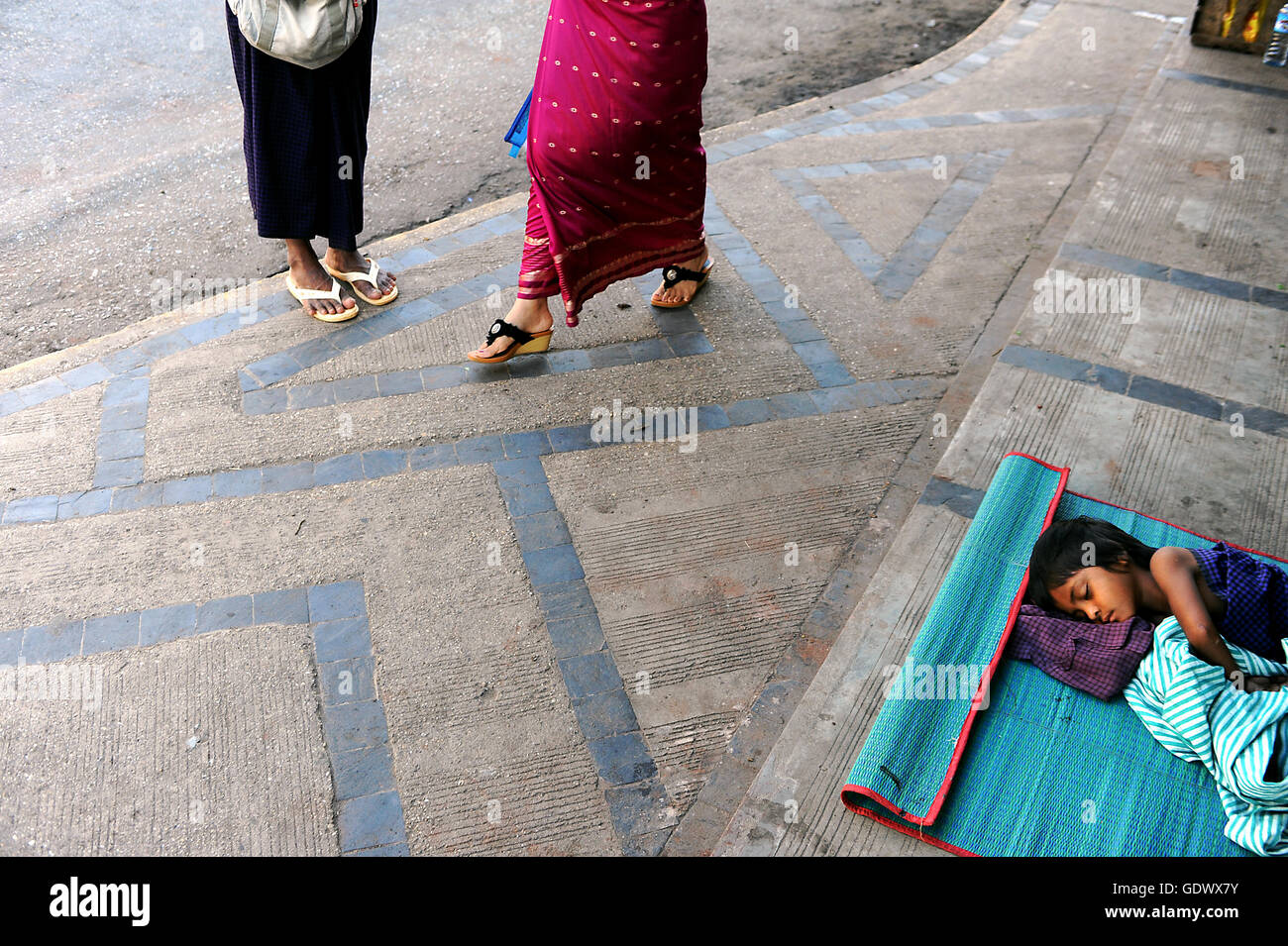 Girl sleeps on the street Stock Photo - Alamy